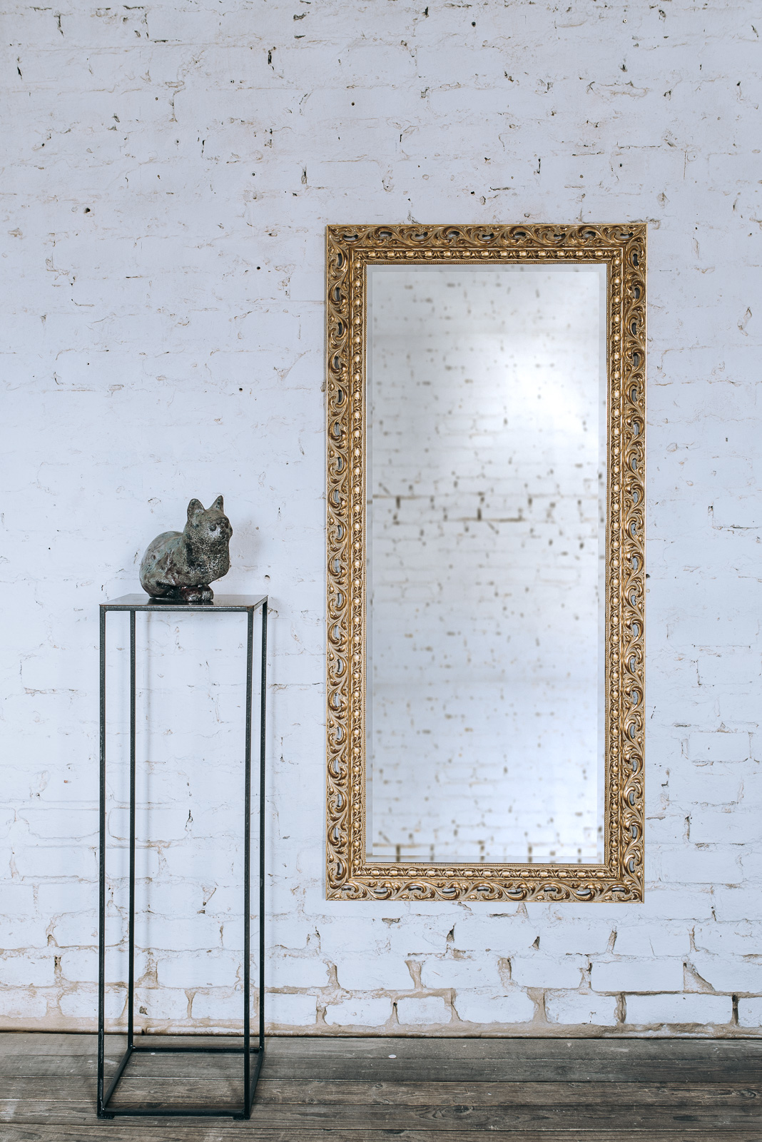 ZŁOTE LUSTRO GLAMOUR W ORNAMENTOWEJ RAMIE » Lustro w ramie